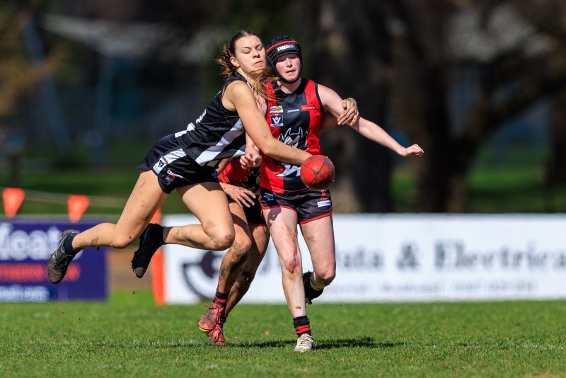 Wet and wintry clashes for Magpies | Castlemaine Mail